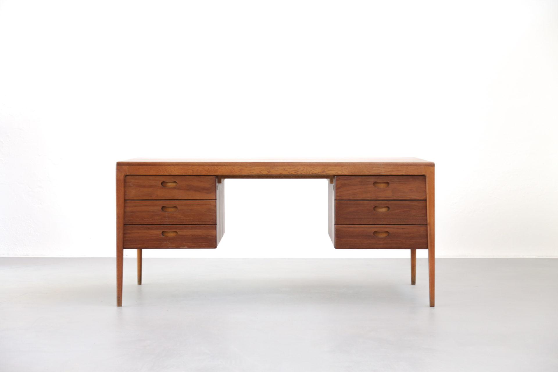 Grand bureau nordique en teck danish desk - Danke Galerie