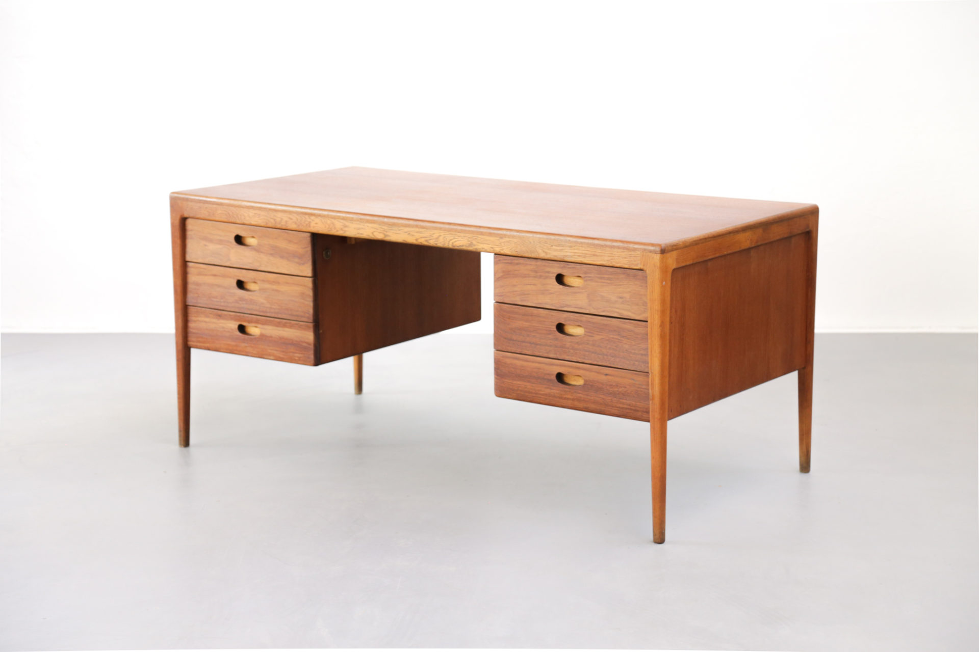 Grand bureau nordique en teck danish desk - Danke Galerie