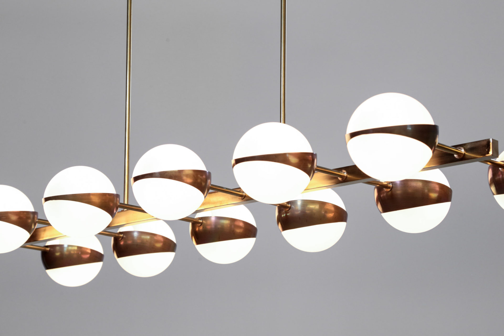 Grand lustre contemporain italien 12 opalines style stilnovo « Frida ...