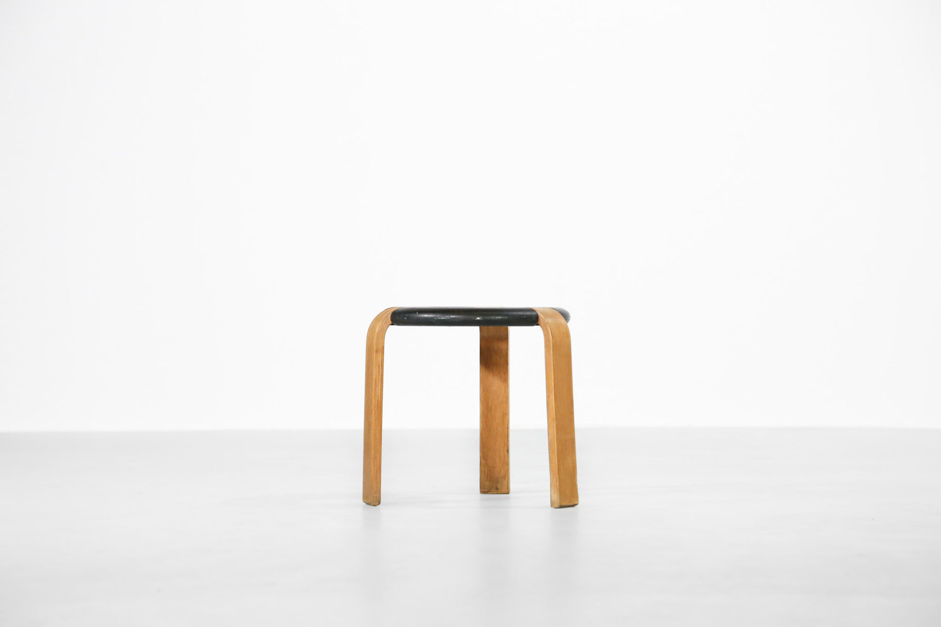 Tabouret Rud Thygesen par Magnus Olsen - D040 - Danke Galerie