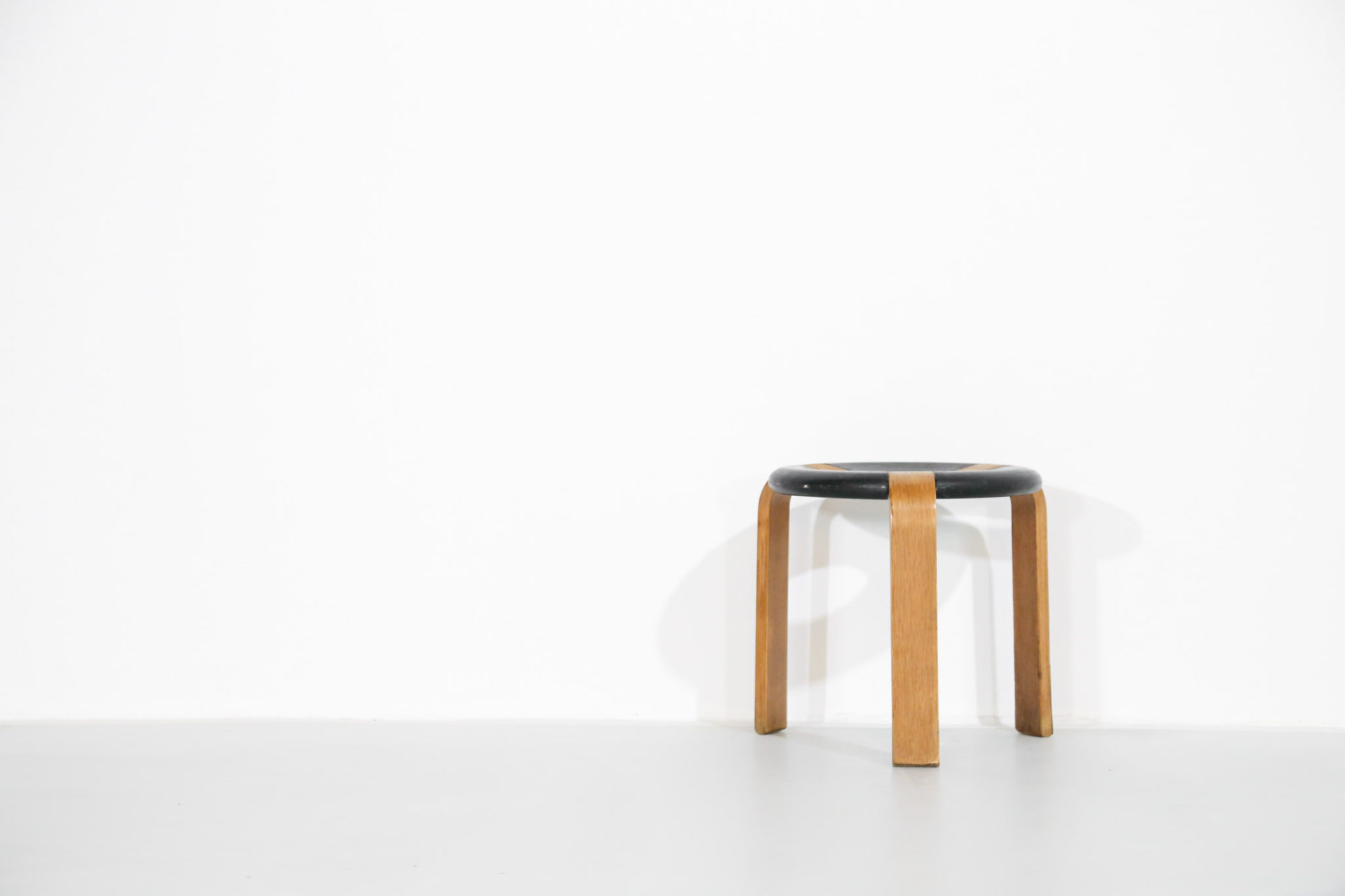 Tabouret Rud Thygesen par Magnus Olsen - D040 - Danke Galerie