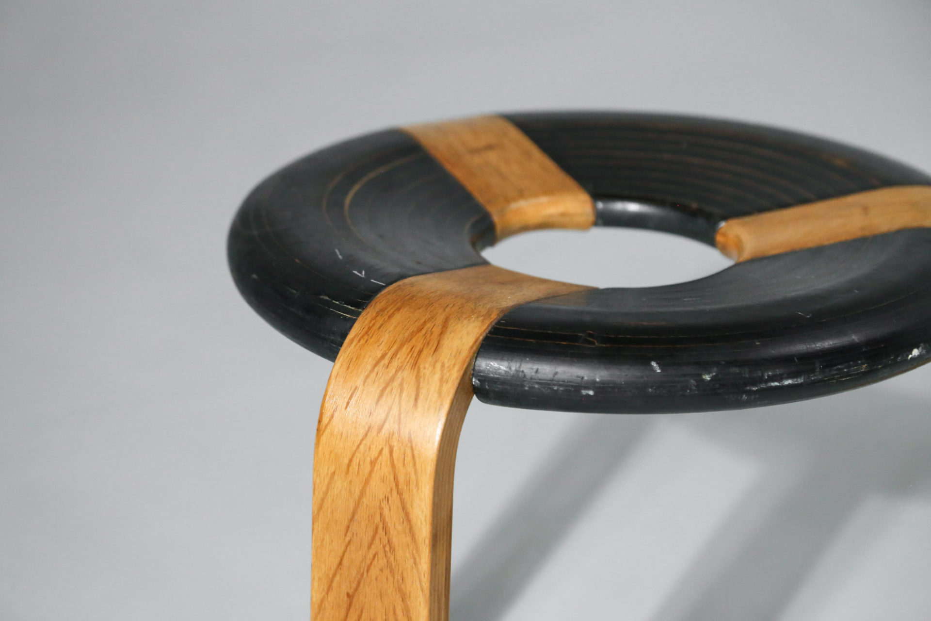 Tabouret Rud Thygesen par Magnus Olsen - D040 - Danke Galerie