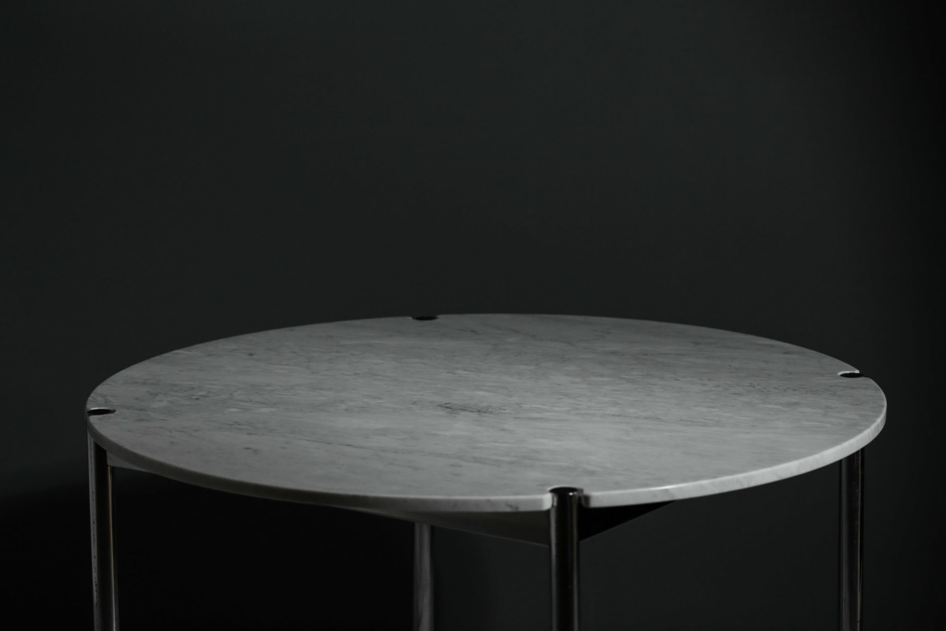 USM haller round table in Carrara marble vintage design - Danke Galerie