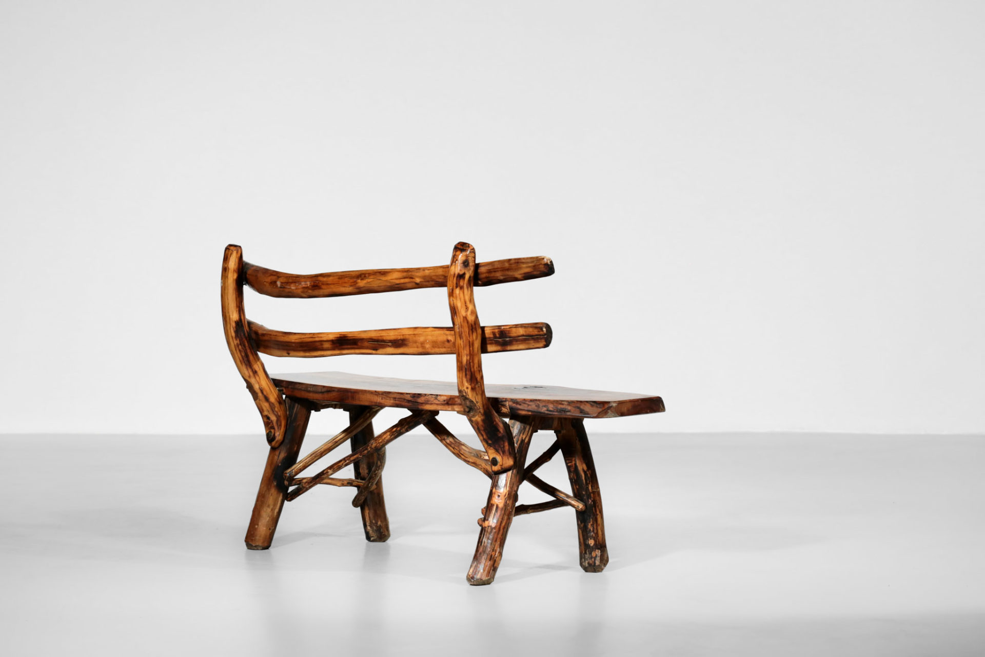 banc rustique brutaliste bois massif design en pin - E232 - Danke Galerie