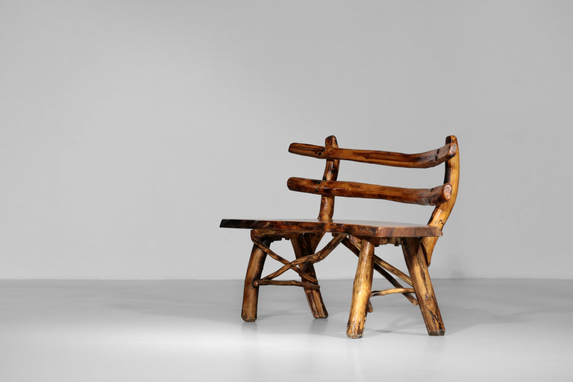 banc rustique brutaliste bois massif design en pin - E232 - Danke Galerie