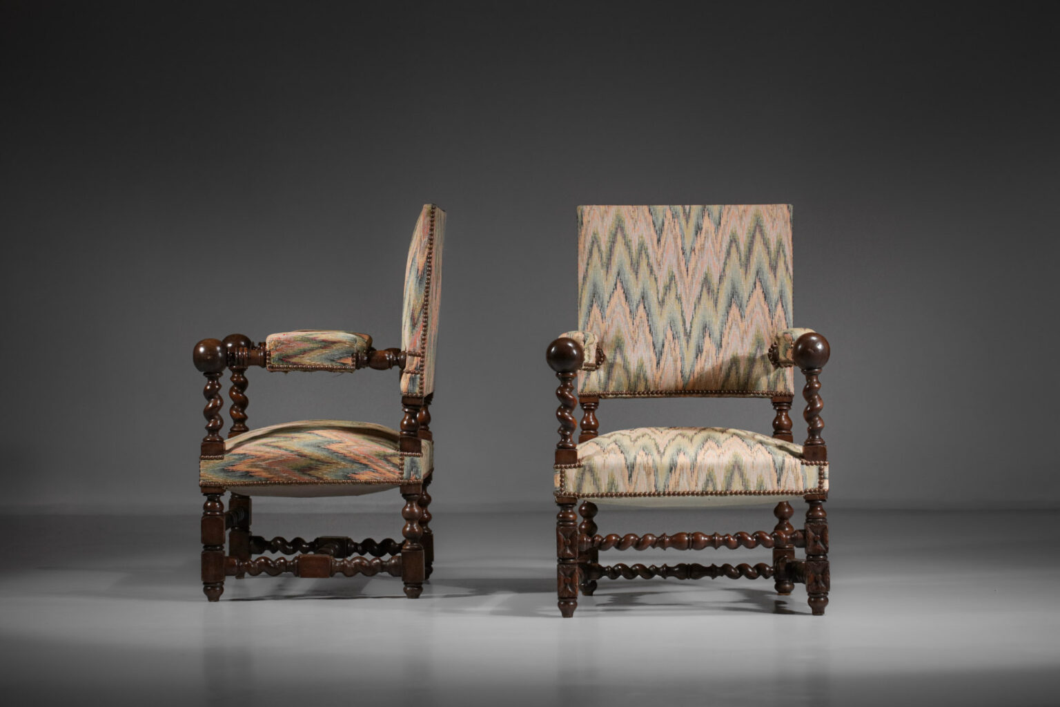 pair of armchairs Louis XIII style - Danke Galerie