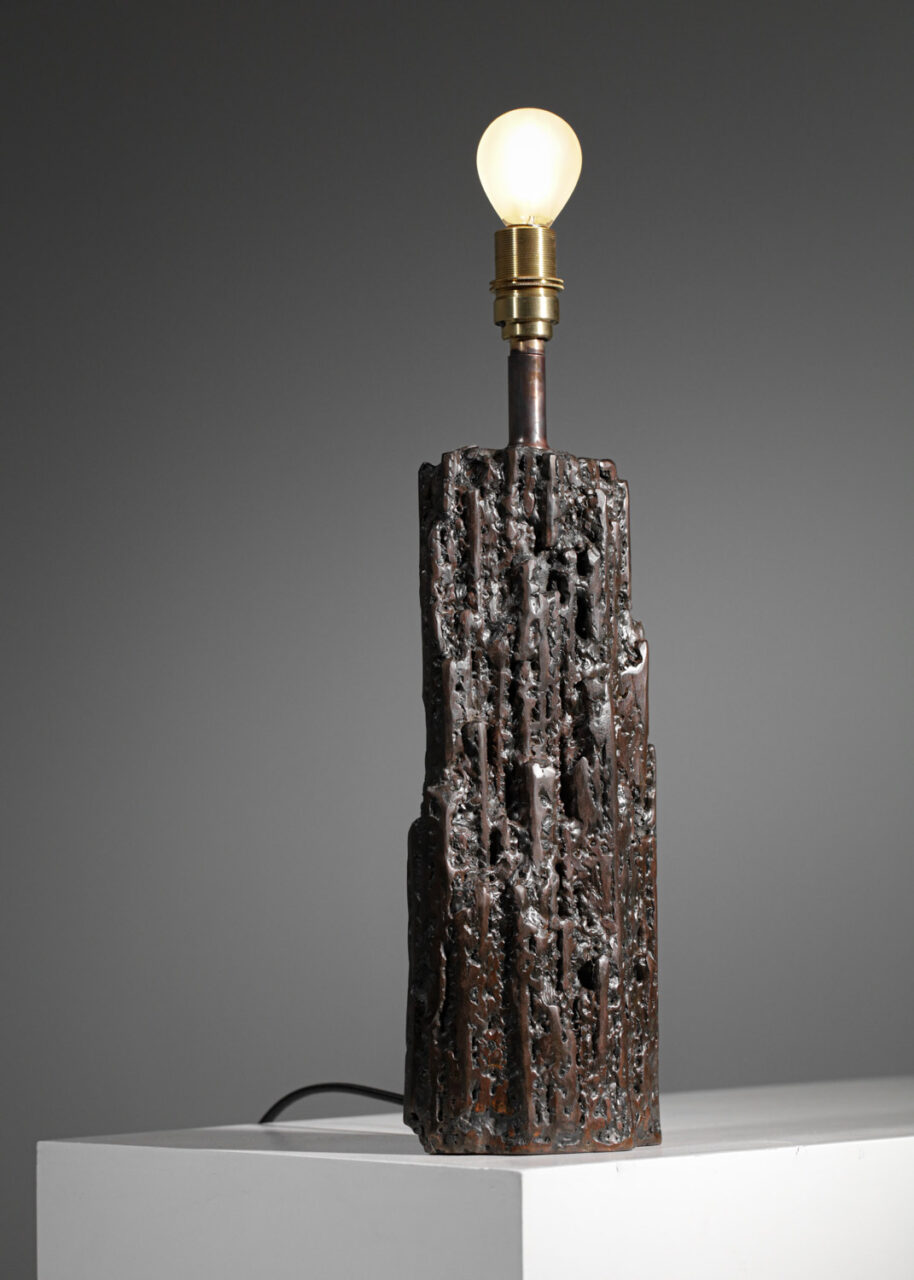 Lampe à poser par Donna pour Danke Galerie piétement en métal patiné ...