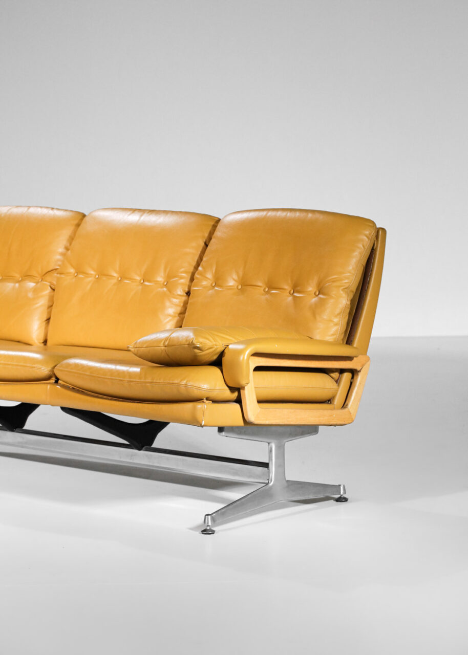 Yellow leather sofa style Charles and Ray Eames - sofa banquette ...