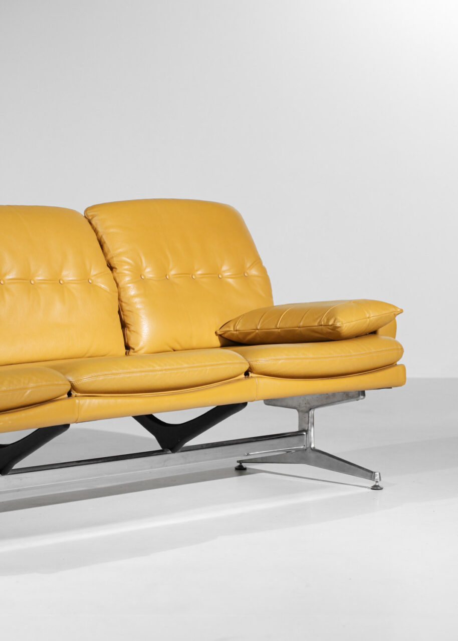 Yellow leather sofa style Charles and Ray Eames - sofa banquette ...
