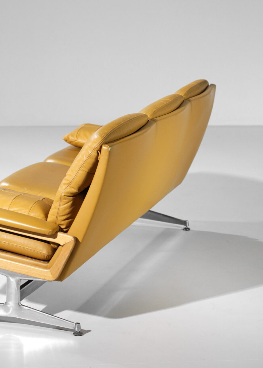 Yellow leather sofa style Charles and Ray Eames - sofa banquette ...
